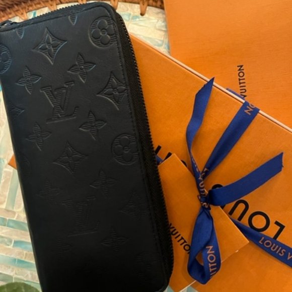 Louis Vuitton | Bags | Louis Vuitton M6292 Monogram Shadow Zippy Long ...